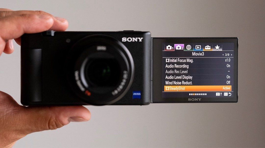 Sony ZV1 (FREE battery pack & batteries), Photography, Cameras on Carousell