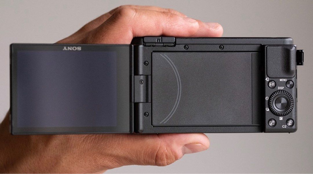 Sony ZV1 (FREE battery pack & batteries), Photography, Cameras on Carousell