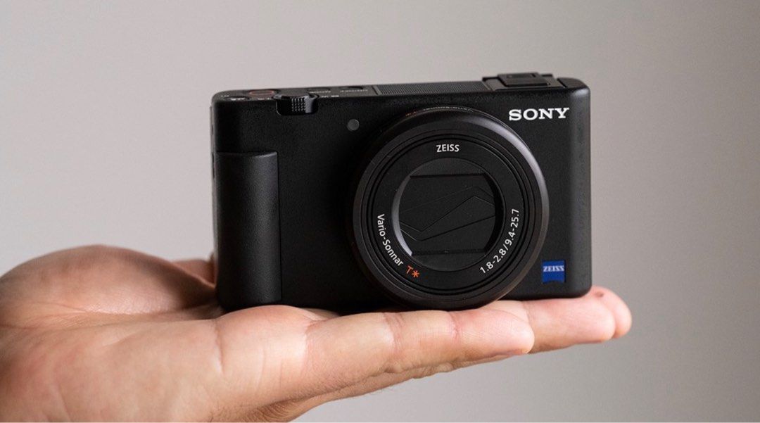 Sony ZV1 (FREE battery pack & batteries), Photography, Cameras on Carousell