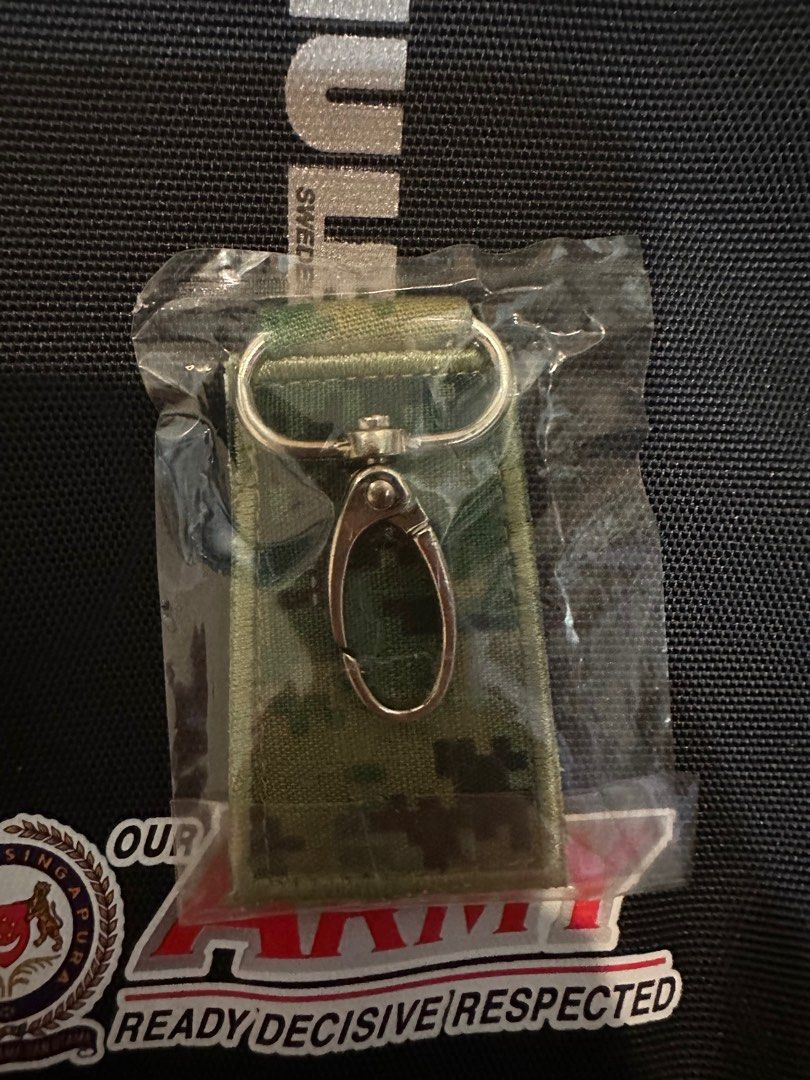 THULE SAF with free SAF Keychain, Men's Fashion, Bags, Belt bags ...