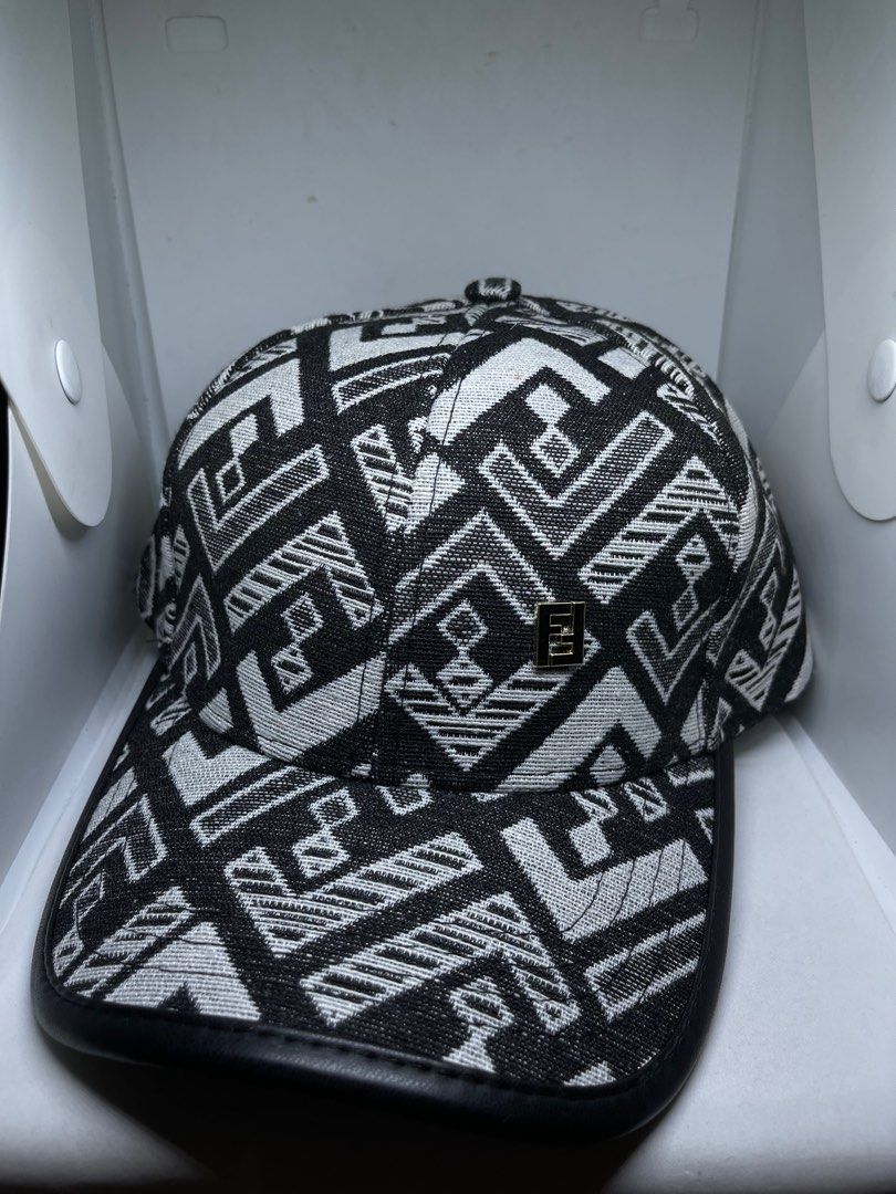 Topi Fendi Logo Besi, Fesyen Pria, Aksesoris, Topi di Carousell