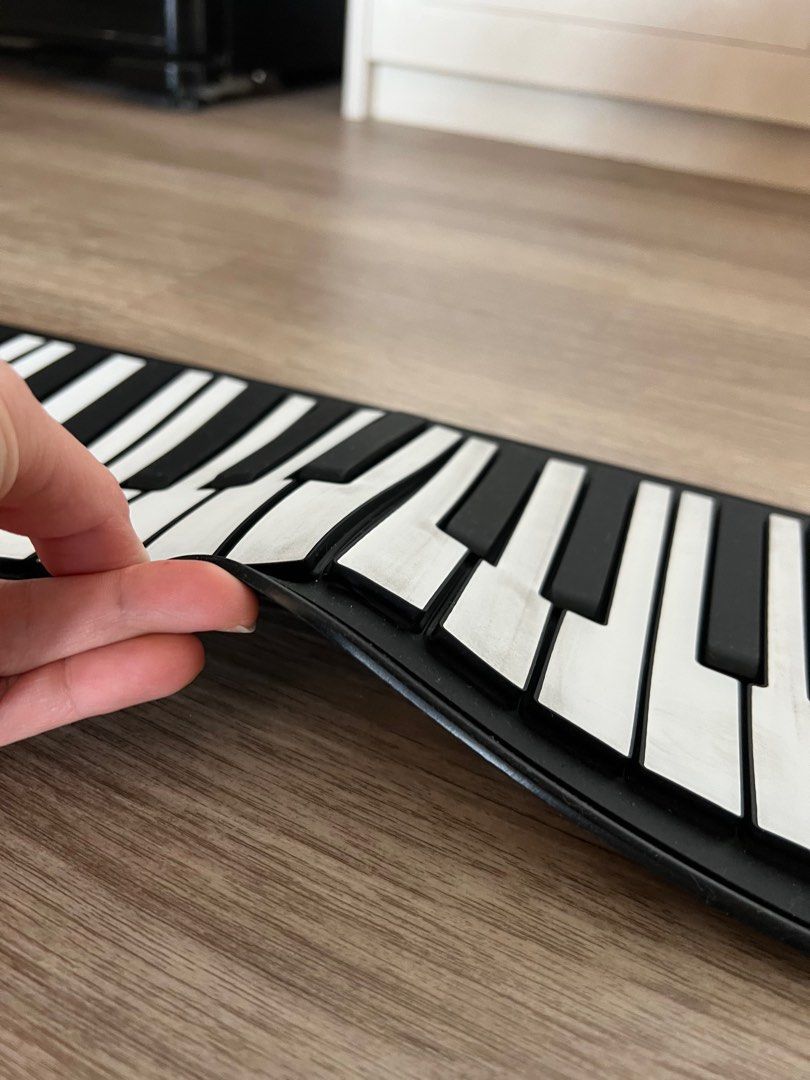 TravelClef Hand Roll Portable Piano, Hobbies & Toys, Music & Media ...