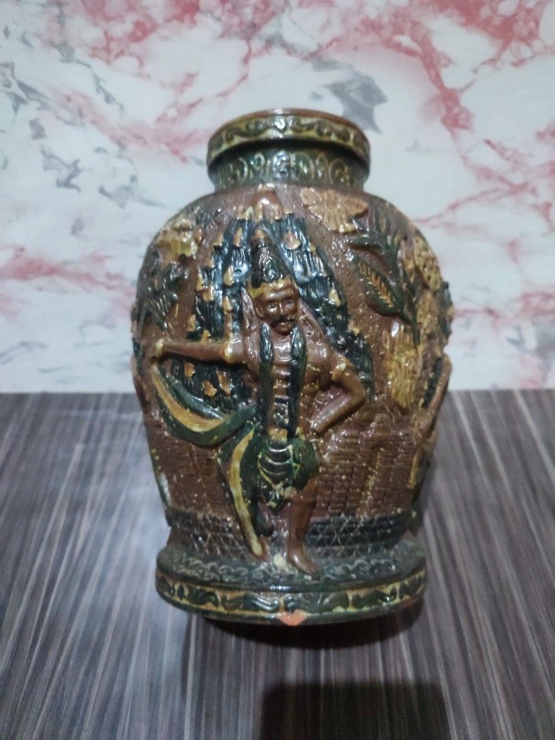 vas/guci antik,langka ,vintage jadul ,motif pewayangan, Antik, Lainnya ...