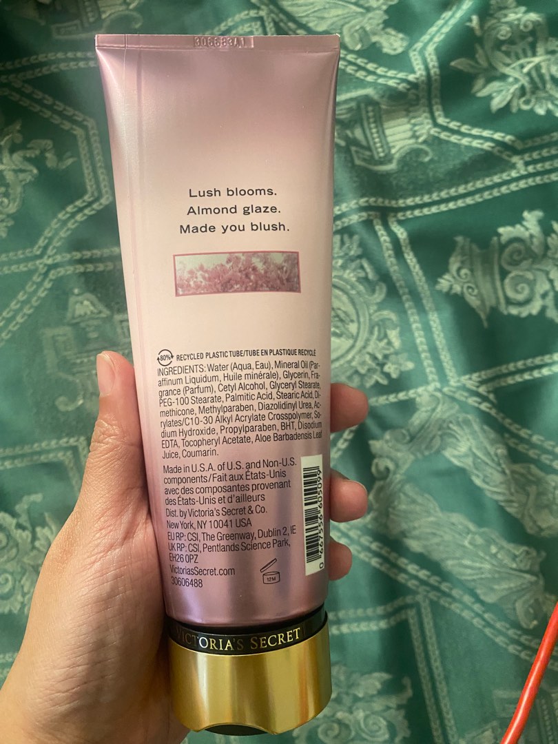 VS Velvet Petals Body Lotion with free random decant, Beauty & Personal ...