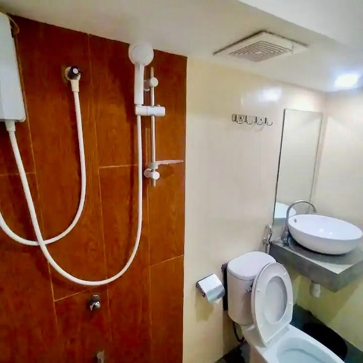 4-Storey Operational Makati Hostel / Dormitory Building For Sale near ...