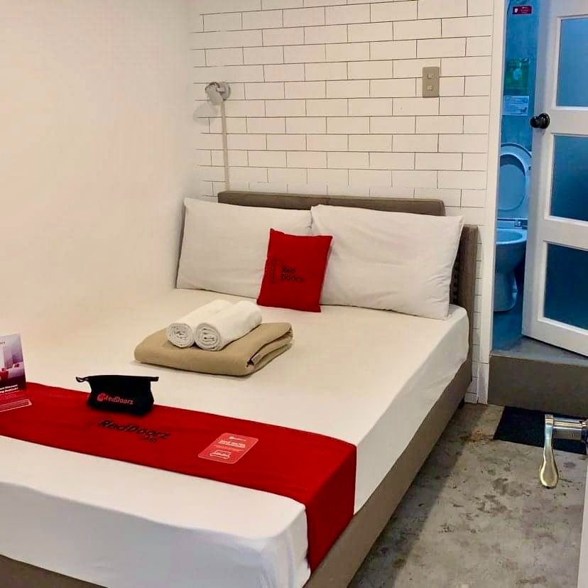 4-Storey Operational Makati Hostel / Dormitory Building For Sale near ...