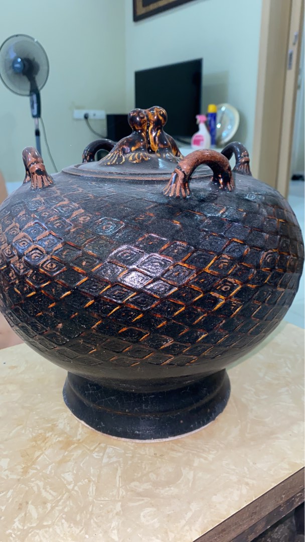 beautiful antique rare pot ancient, Everything Else on Carousell