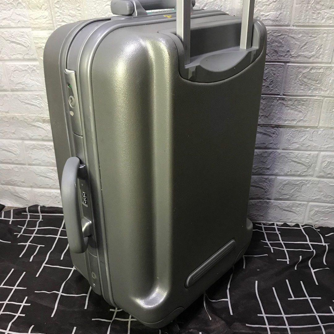 BOARDING METALLIC GREY CABIN SIZE LUGGAGE, Hobbies & Toys, Travel ...