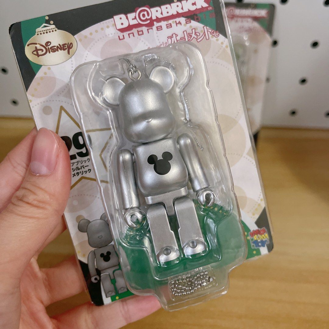 【全新絕版】Disney 100% Bearbrick Figure, 興趣及遊戲, 玩具 & 遊戲類 - Carousell