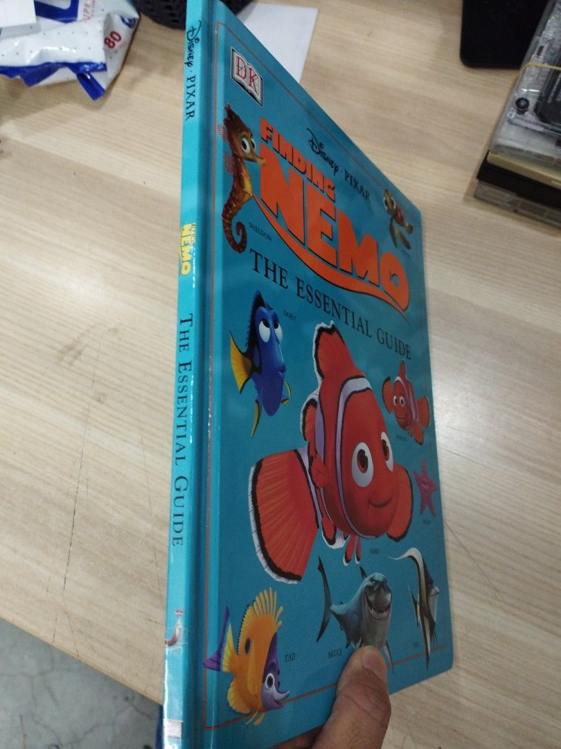 (ENG) Finding Nemo The Essential Guide, Hobbies & Toys, Books ...