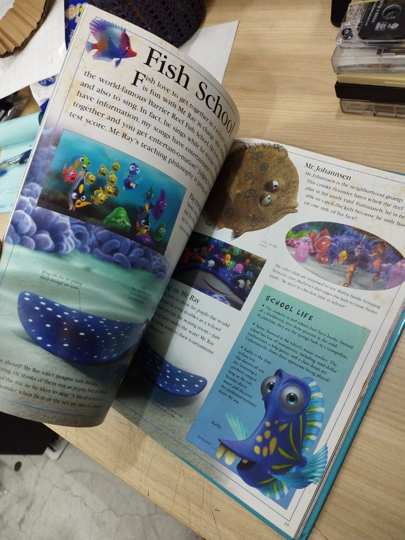 (ENG) Finding Nemo The Essential Guide, Hobbies & Toys, Books ...