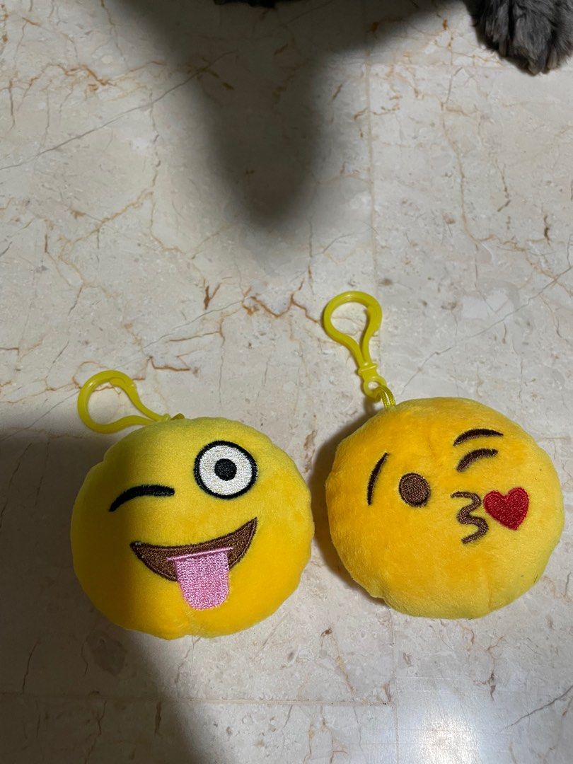 FREE EMOJI KEYCHAINS, Hobbies & Toys, Memorabilia & Collectibles, Fan ...