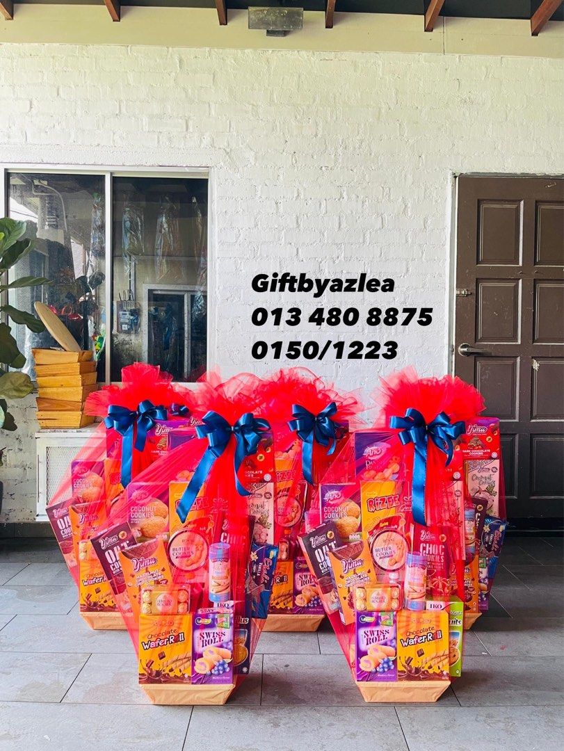 Hamper ferrero rocher dan biskut, Food & Drinks, Gift Baskets & Hampers ...