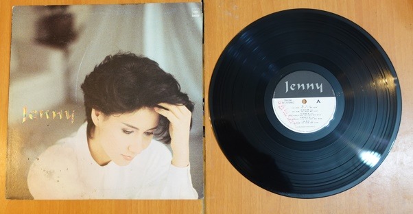 香港女歌手甄妮《Jenny》黑膠唱片(SAMPLE 碟)- 附歌詞 - CBS SONY發行, 興趣及遊戲, 音樂、樂器 & 配件, 音樂與 ...