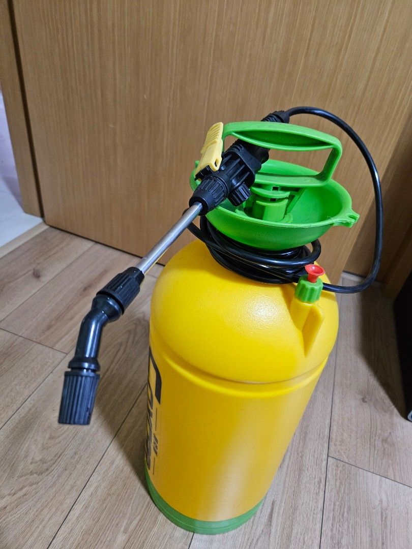 Manual pressurized water canister, Furniture & Home Living, Cleaning ...