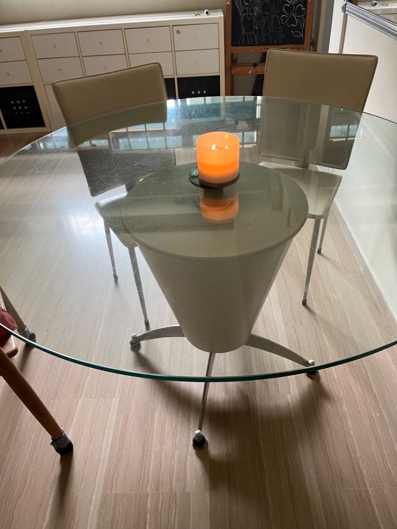 Modern Transparent round table (1.5 m in diameter) and chairs ...