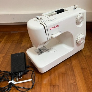 Singer Sewing Machine - model 8280, TV & Home Appliances, Other Home ...