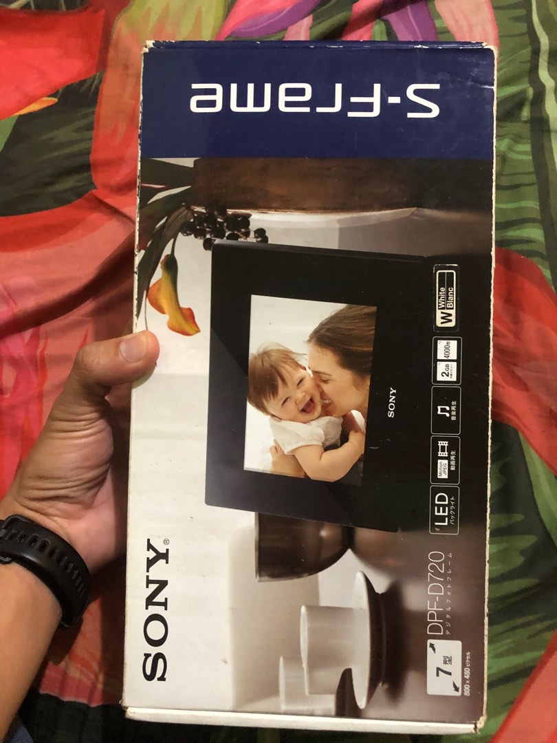 Sony S-frame digital picture frame, Furniture & Home Living, Home Decor ...