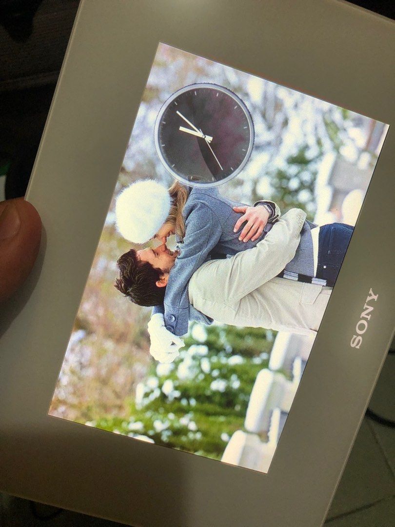 Sony S-frame digital picture frame, Furniture & Home Living, Home Decor ...