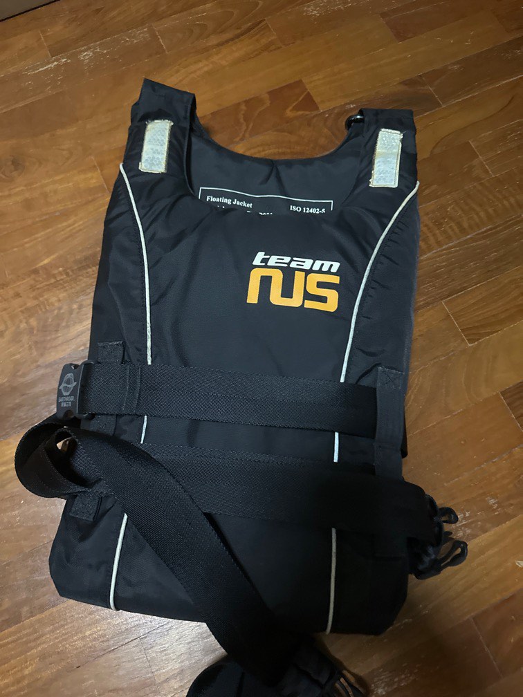Team NUS lifejacket, Sports Equipment, Sports & Games, Water Sports on Carousell