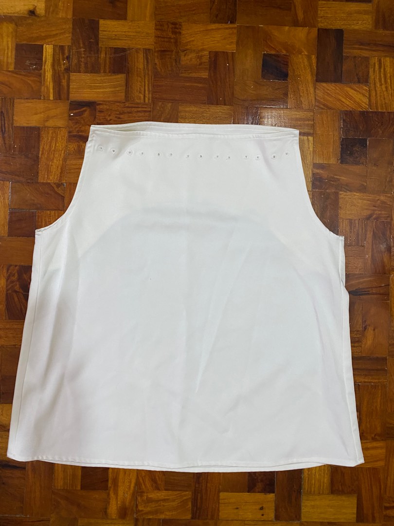 white top square neck, Women's Fashion, Tops, Sleeveless on Carousell