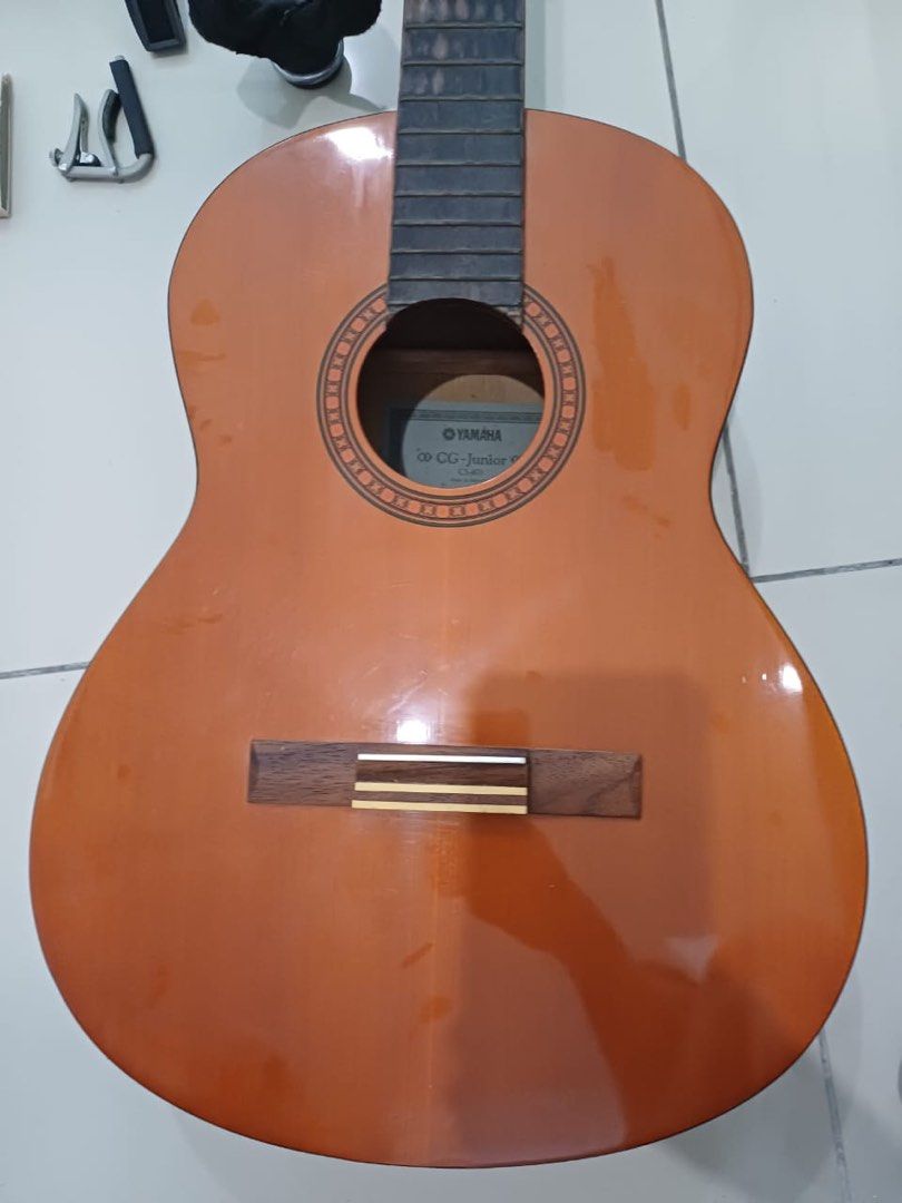 Yamaha CS40J Short Scale Mini Classic Guitar, Hobbies & Toys, Music & Media, Musical Instruments ...