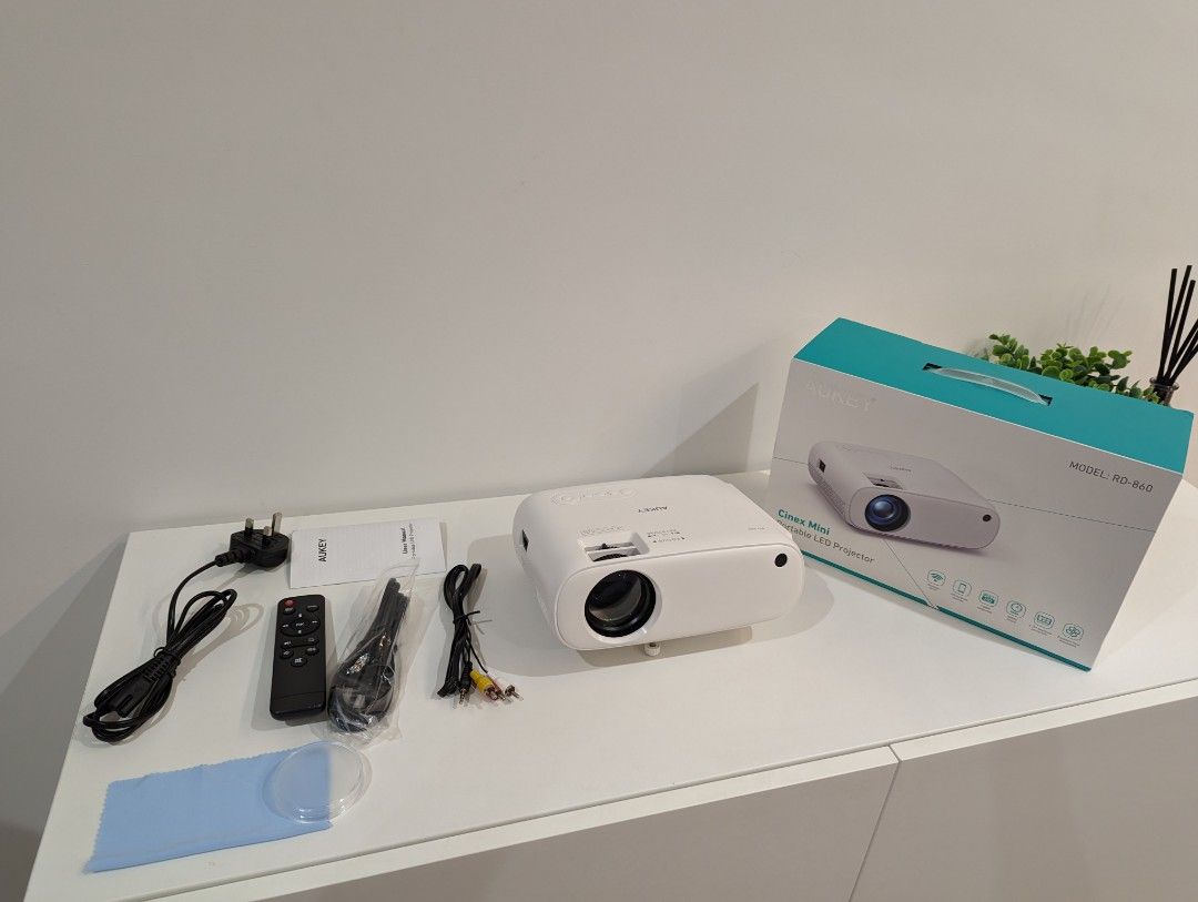 Aukey RD-860 Wi-Fi Mini Projector with 1080p Resolution, TV & Home ...