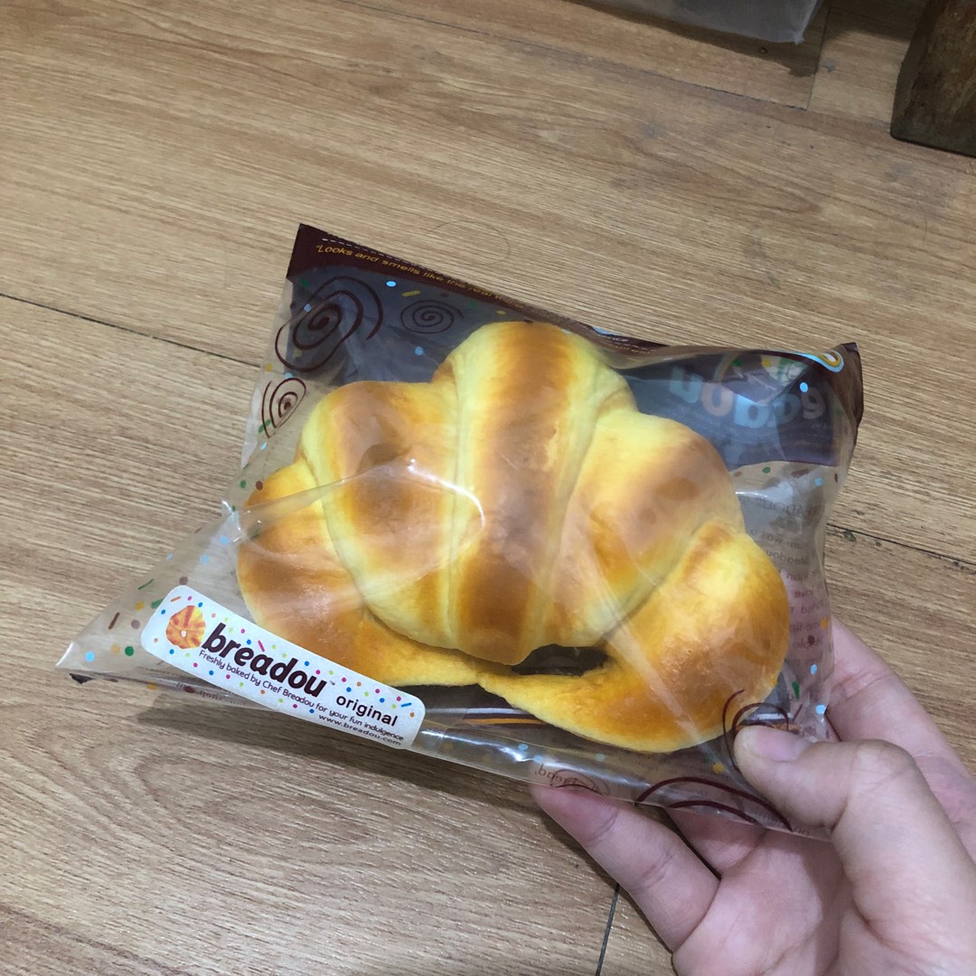breadou - Squishy croissant, Toys & Collectibles, Mainan di Carousell