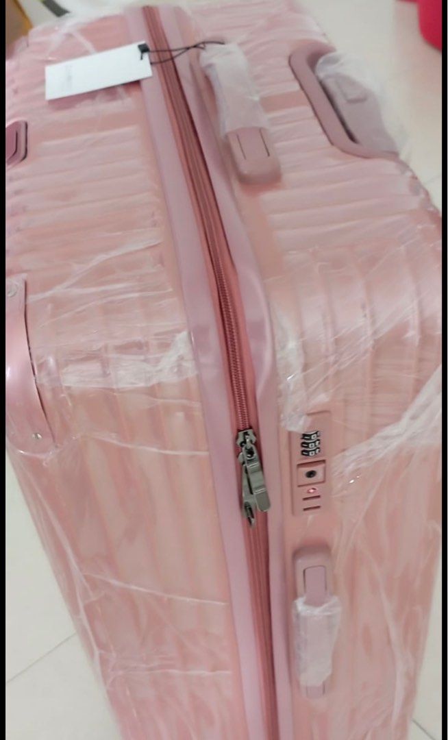 case valker luggage 28 inch, Hobbies & Toys, Travel, Luggage on Carousell