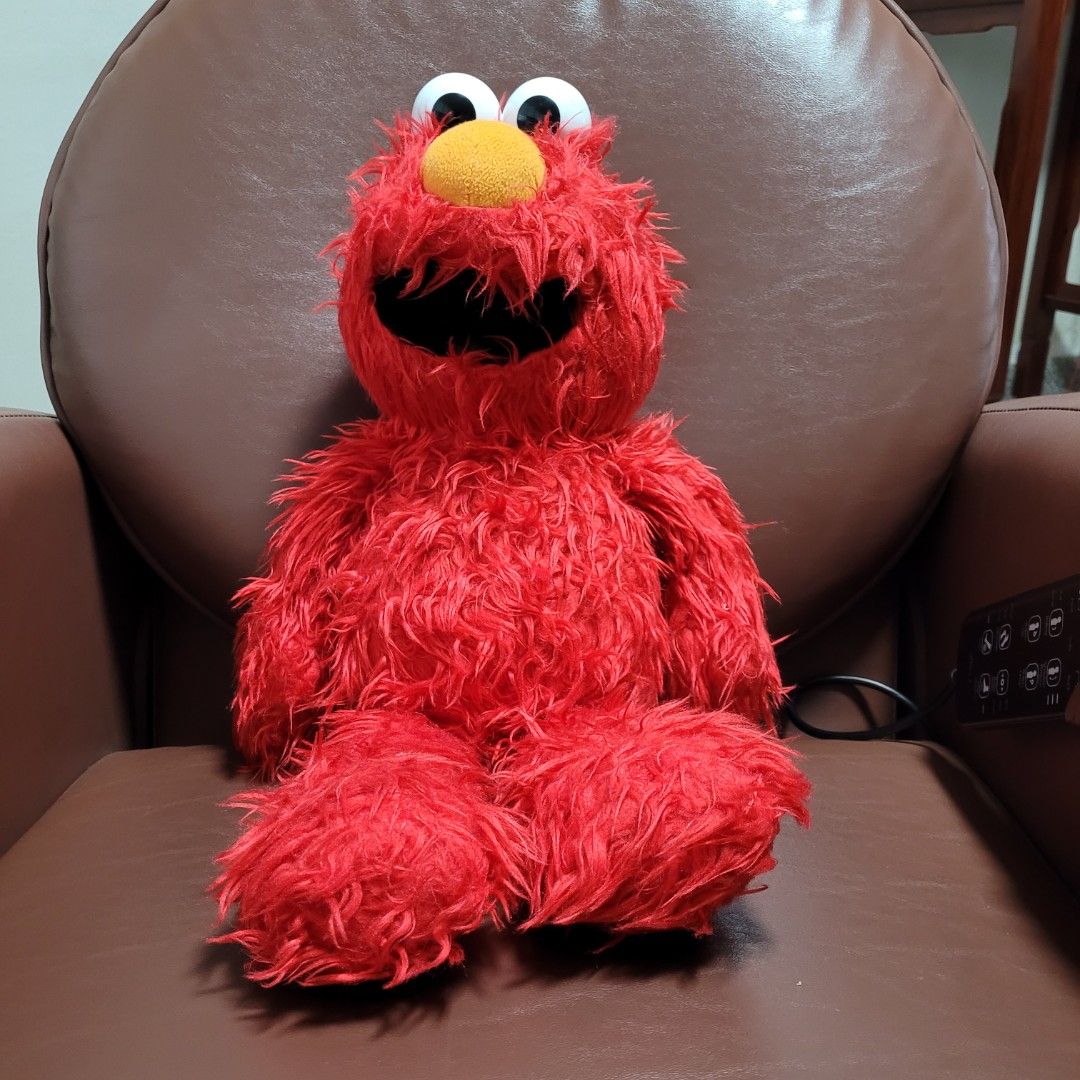 Elmo soft toy, Hobbies & Toys, Toys & Games on Carousell