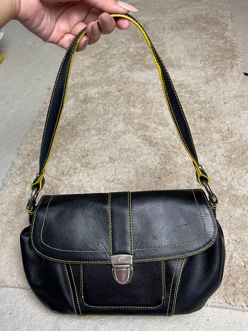 Esquire Kili Bag, Women's Fashion, Bags & Wallets, Shoulder Bags on ...