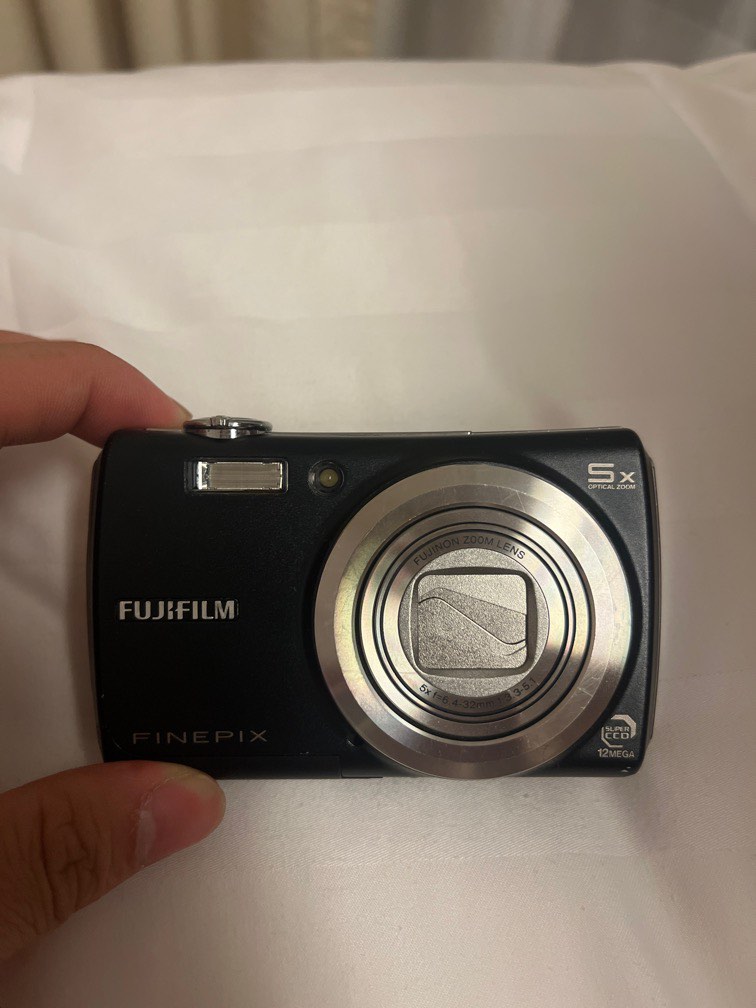 FUJIFILM CCD F100FD, Photography, Cameras on Carousell