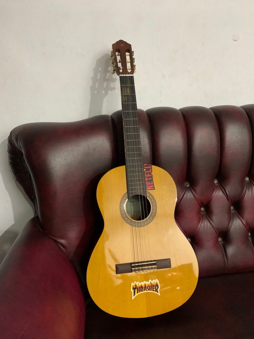 Preloved Gitar Klasik Yamaha C315 Original, Musik & Media, Alat di Carousell