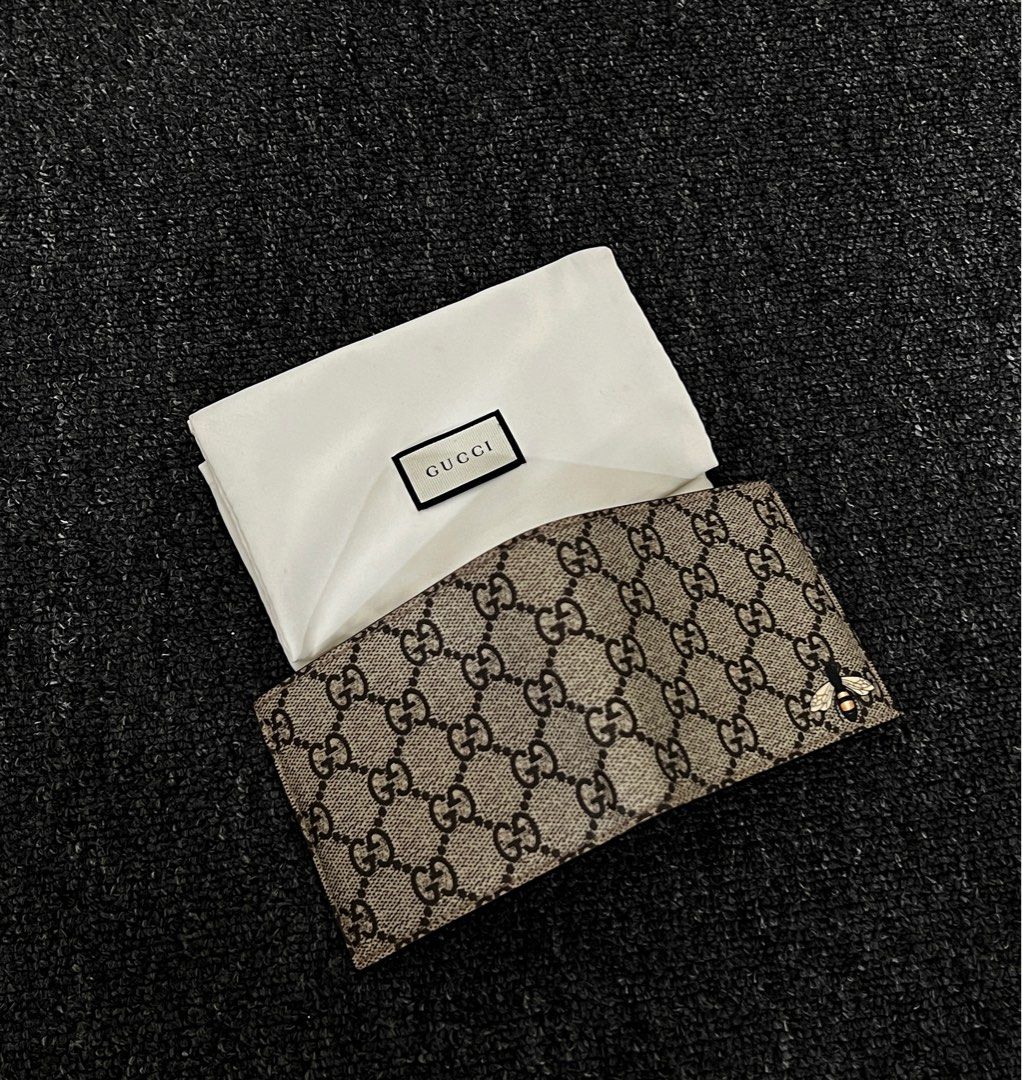Gucci Bee Logo Wallet, Luxury, Bags & Wallets on Carousell