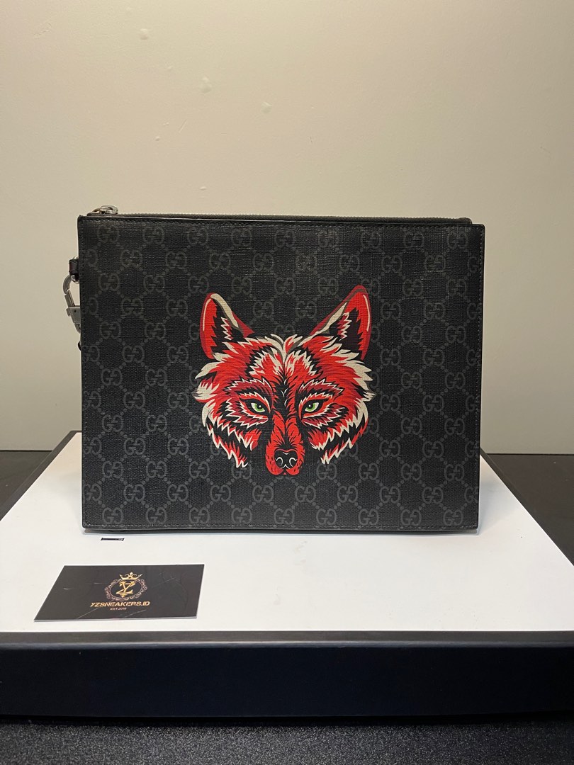 Gucci gg supreme wolf voyage, Barang Mewah, Tas & Dompet di Carousell