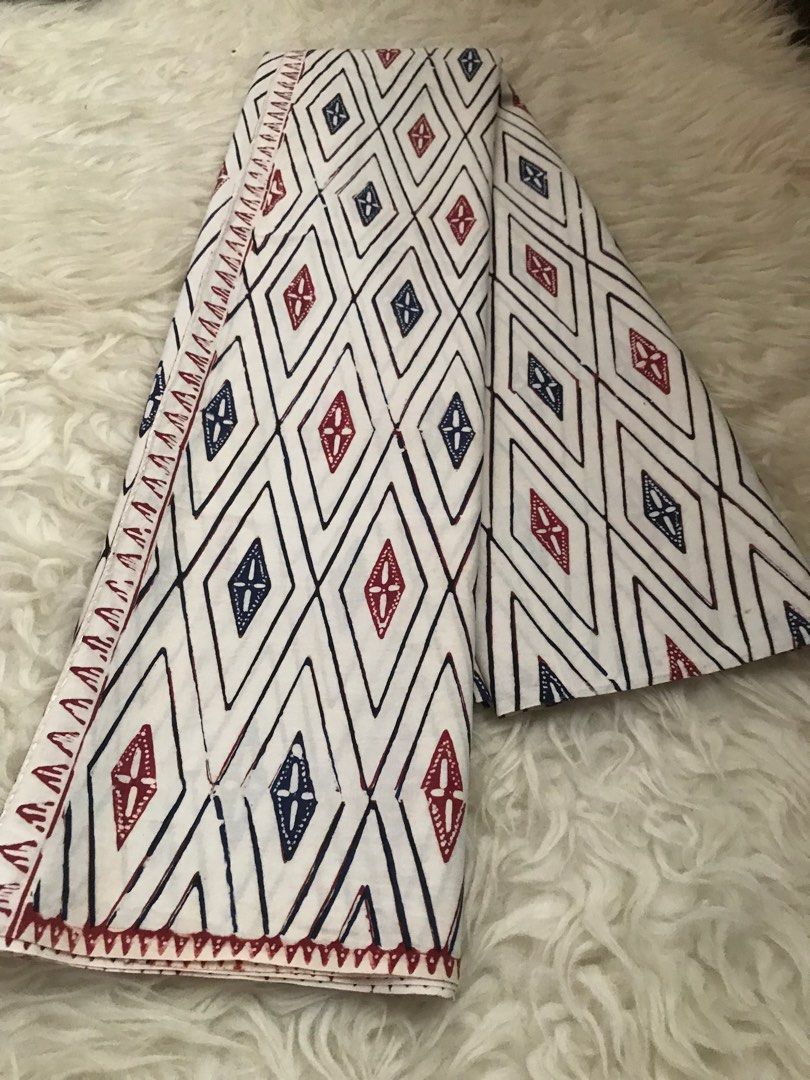 Kain Batik BW ( defect robek kecil dibagian tengah kain), Fesyen Wanita ...