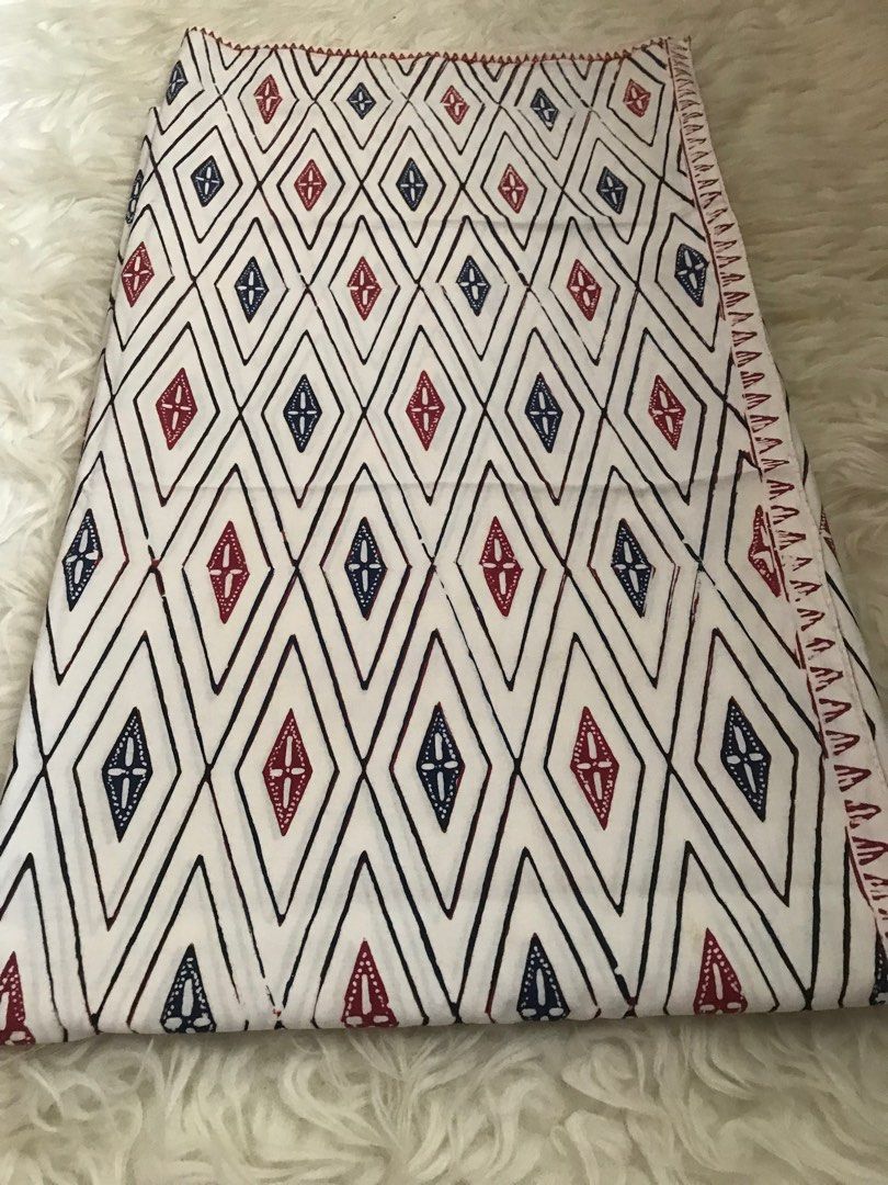 Kain Batik BW ( defect robek kecil dibagian tengah kain), Fesyen Wanita ...