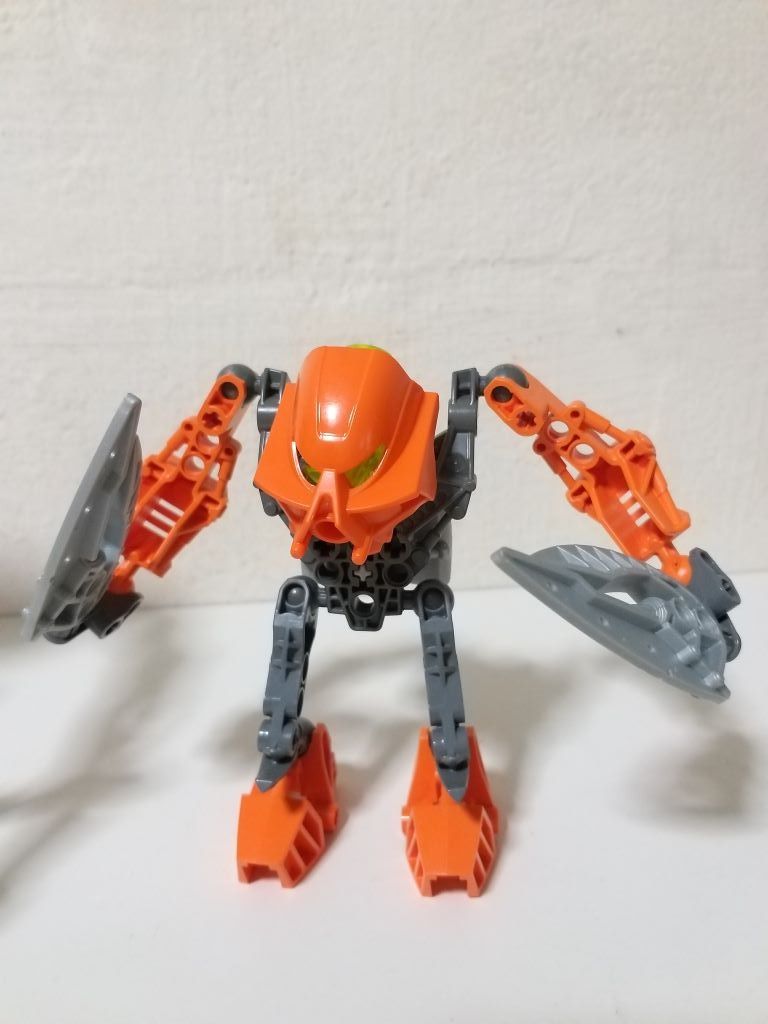 LEGO Bionicle 8946 Matoran Photok / 8687 Phantoka Toa Pohatu, Hobbies ...