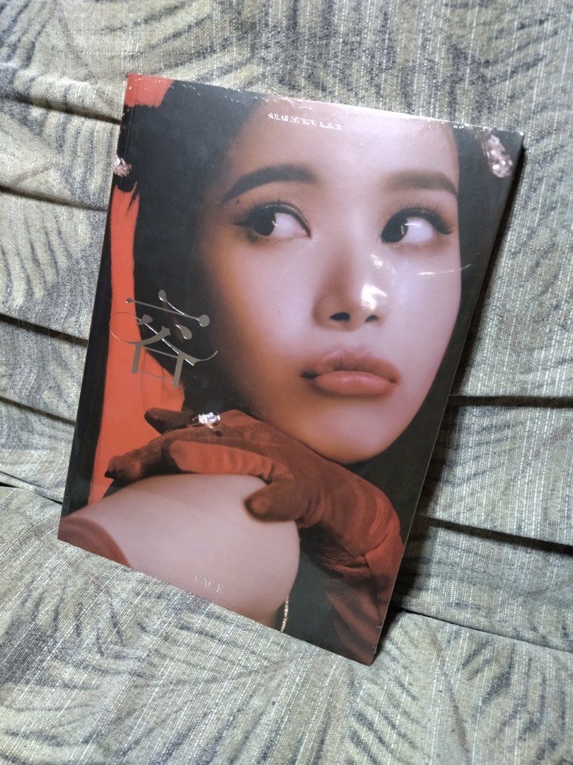 Mamamoo Solar FACE album, Hobbies & Toys, Memorabilia & Collectibles, K ...