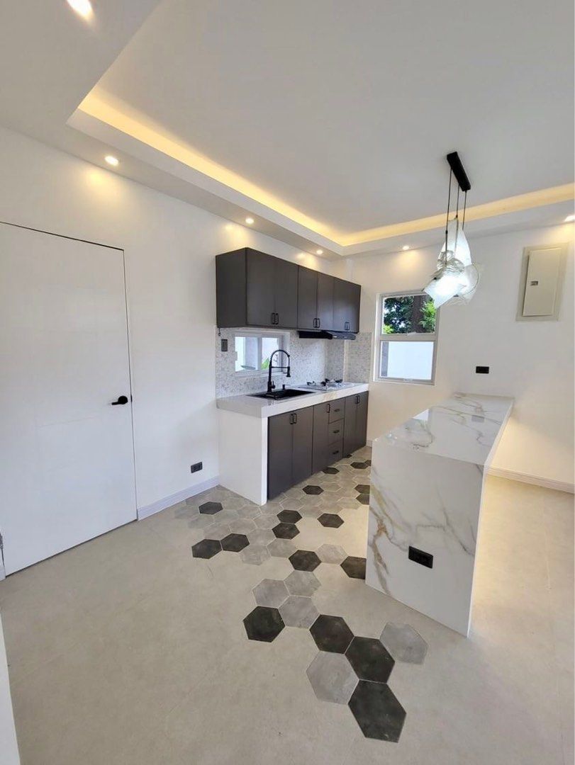 Modern House w/ Jacuzzi in Spring Country by Filinvest, Quezon City ...