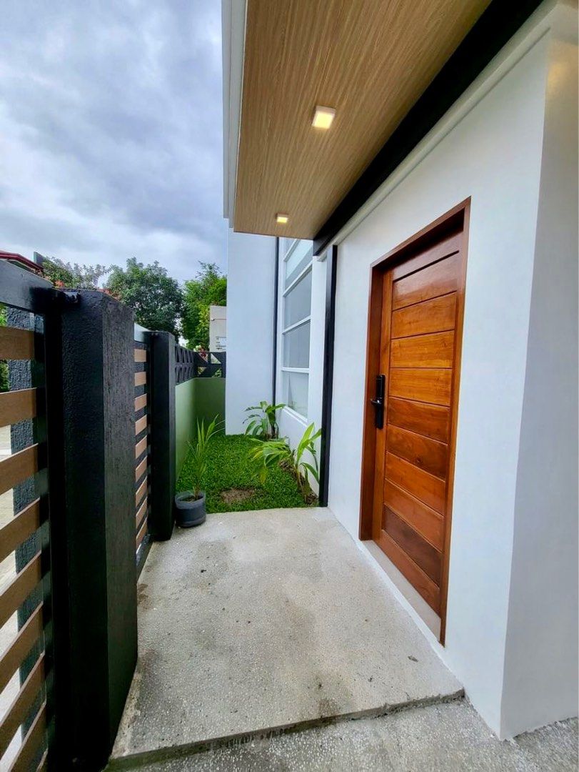 Modern House w/ Jacuzzi in Spring Country by Filinvest, Quezon City ...