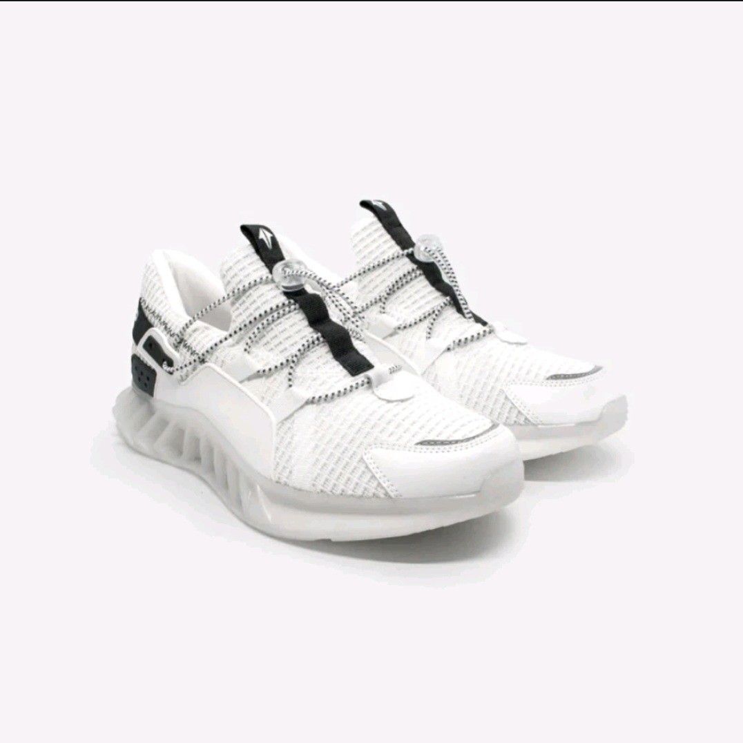 One Up by World Balance Meteoric White Shoes, Men's Fashion, Footwear ...