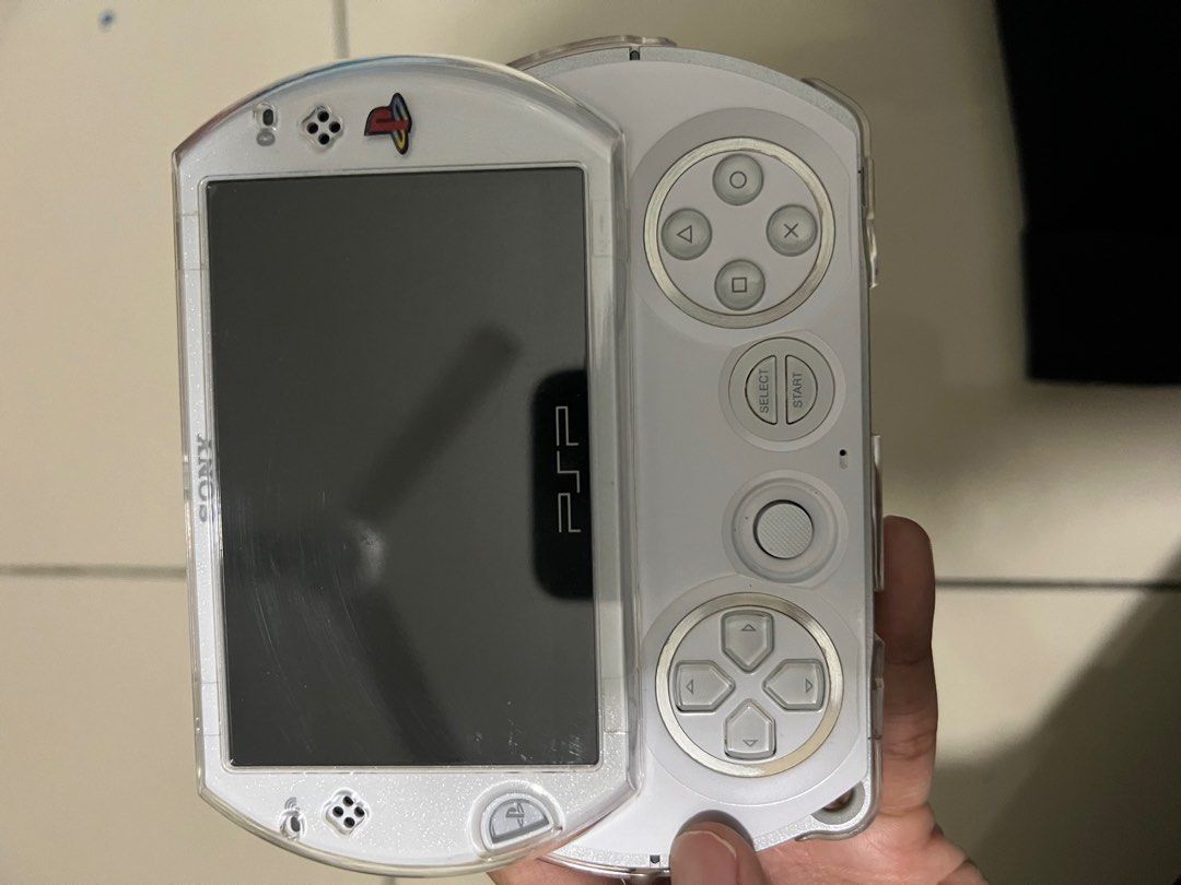 Playstation Portable Go (PSP GO) Fullset, Video Gaming, Video Games ...