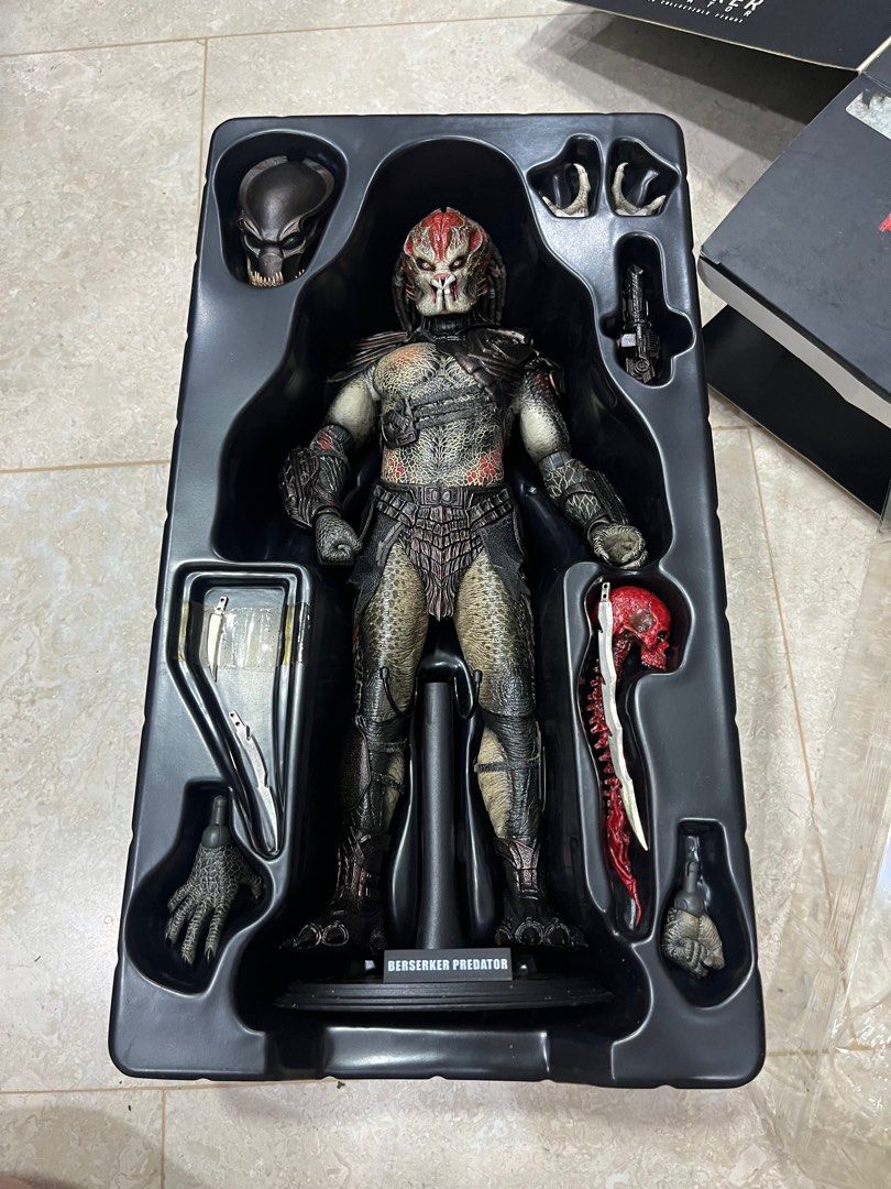 Predators berserker predator hot toys, Hobbies & Toys, Toys & Games on ...