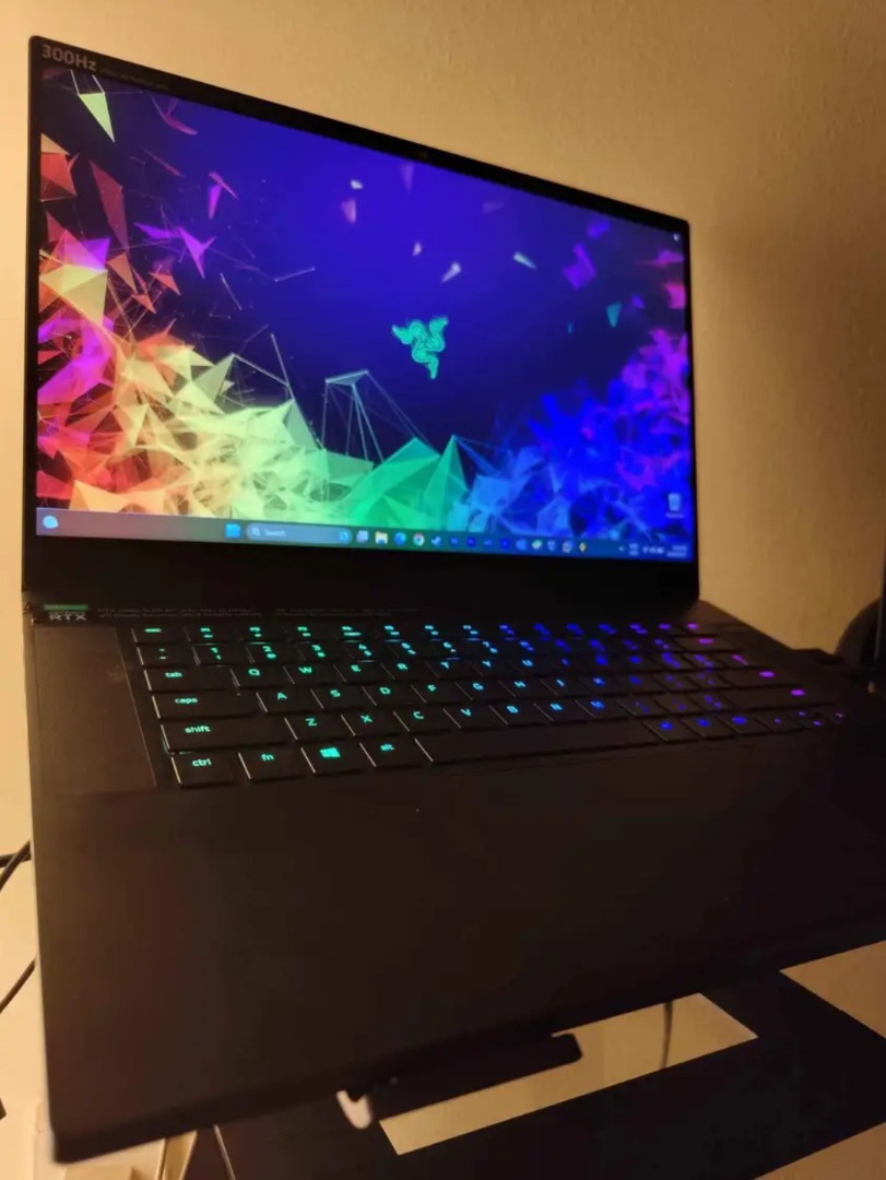 Razer blade 15 Advance i7 16GB RTX 2080 8GB MAX-Q 1TB SSD 300Hz ...