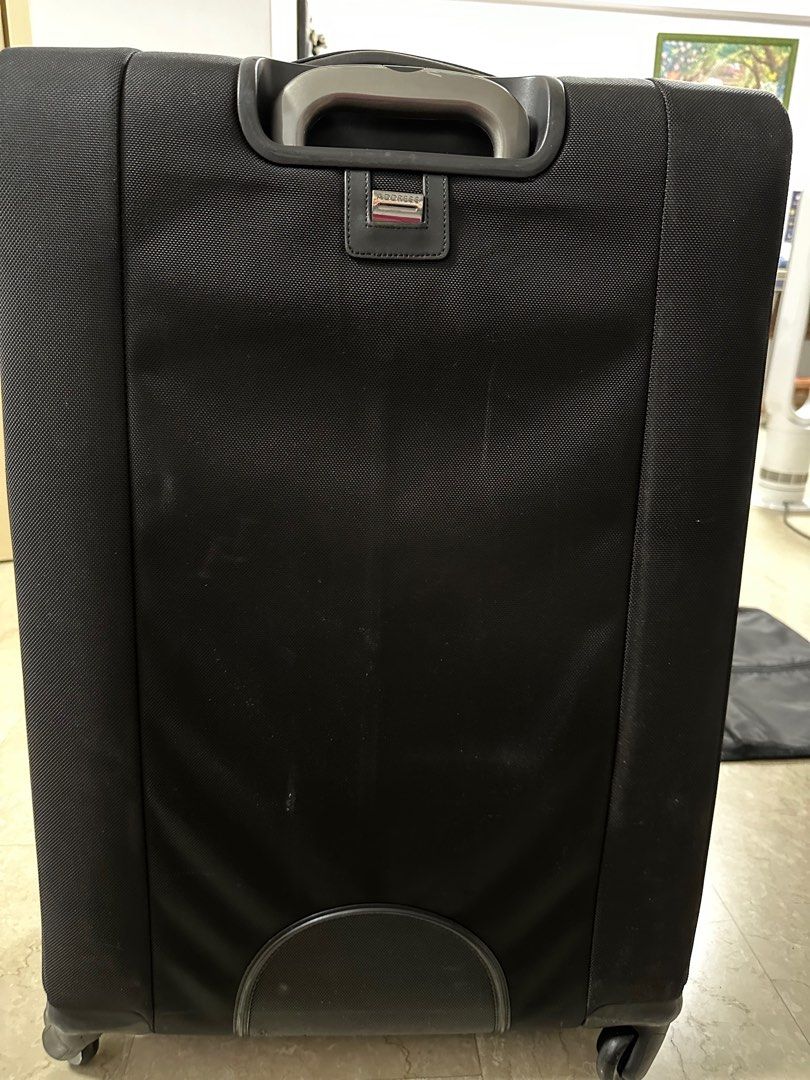 Samsonite 28 inch luggage, Hobbies & Toys, Travel, Luggage on Carousell