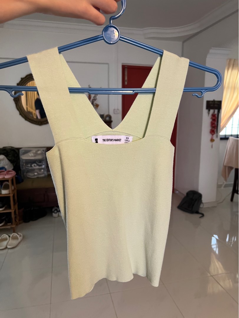 TEM top, Women's Fashion, Tops, Sleeveless on Carousell
