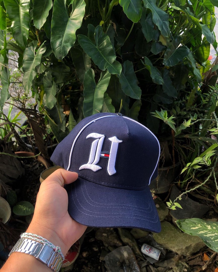 Topi Tommy Hilfiger, Fesyen Pria, Aksesoris, Topi di Carousell
