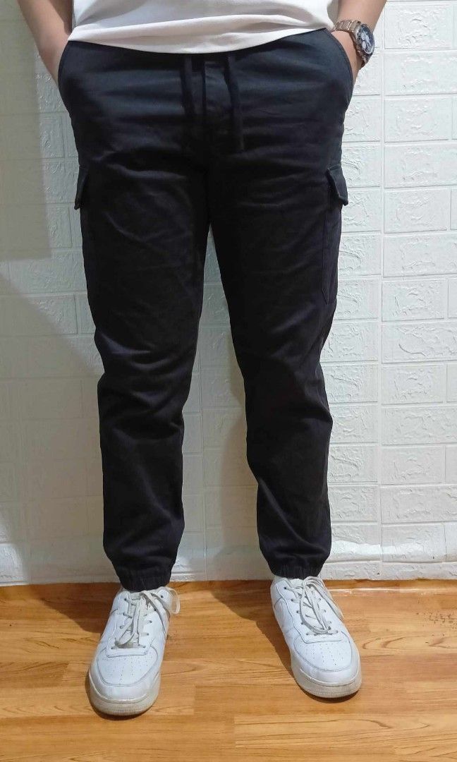 Uniqlo Cargo Pants Men, Men's Fashion, Bottoms, Joggers on Carousell