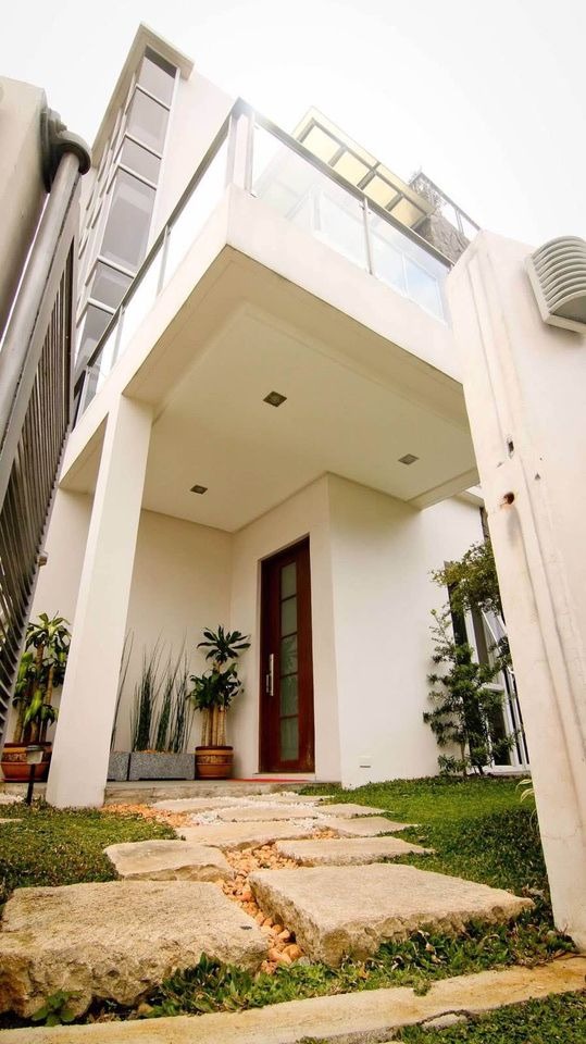 VERY ELEGANT HOUSE IN MAHOGANY PLACE 2 ACACIA ESTATES TAGUIG FOR RENT ...